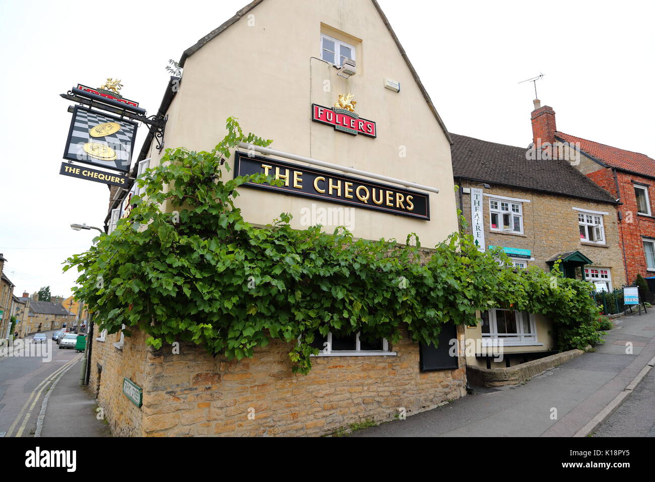 The chequers pub chipping norton hi-res stock photography and images ...