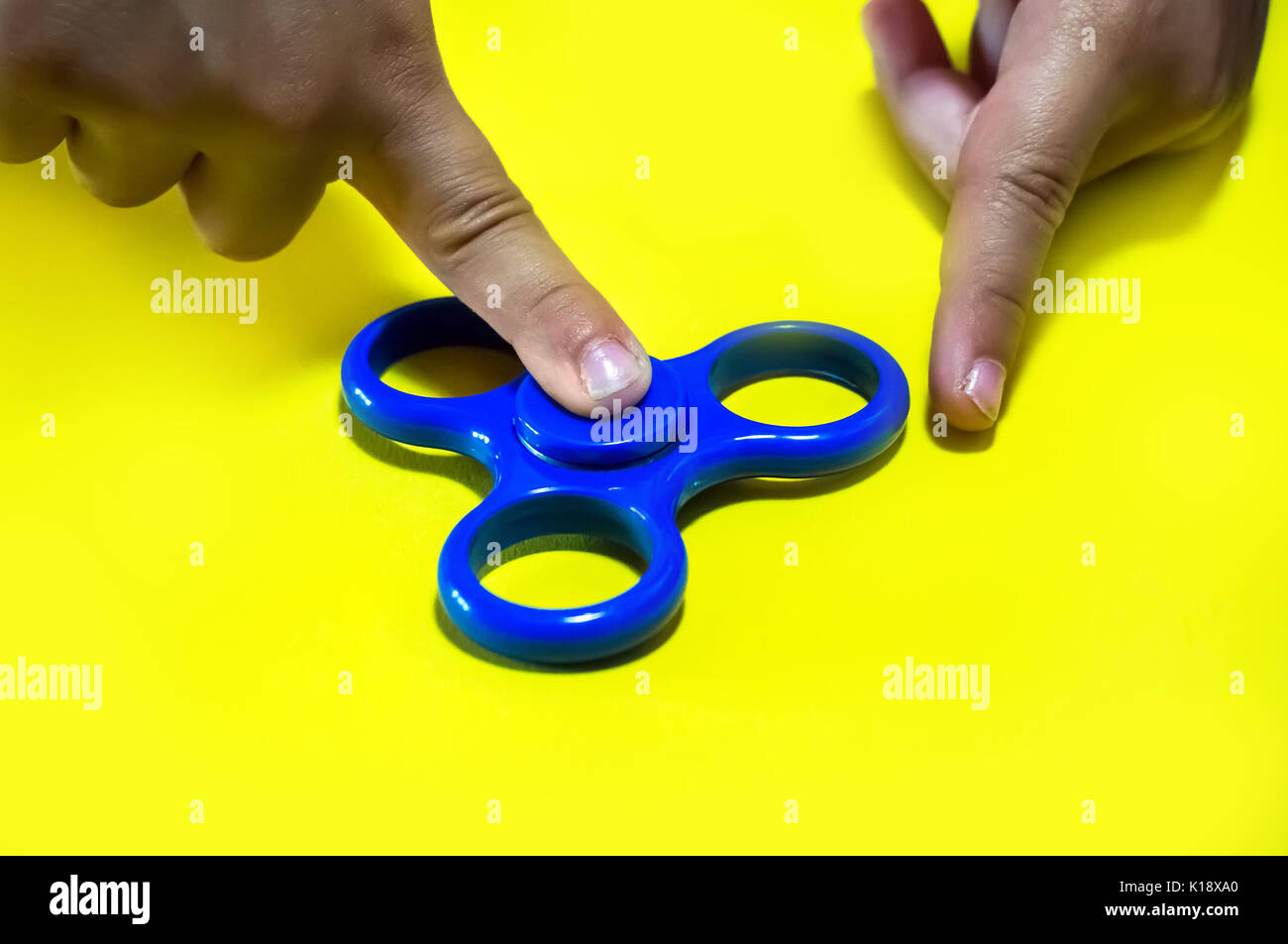 Powerful spinner, Twister for hands entertainment rotating toy. the ...