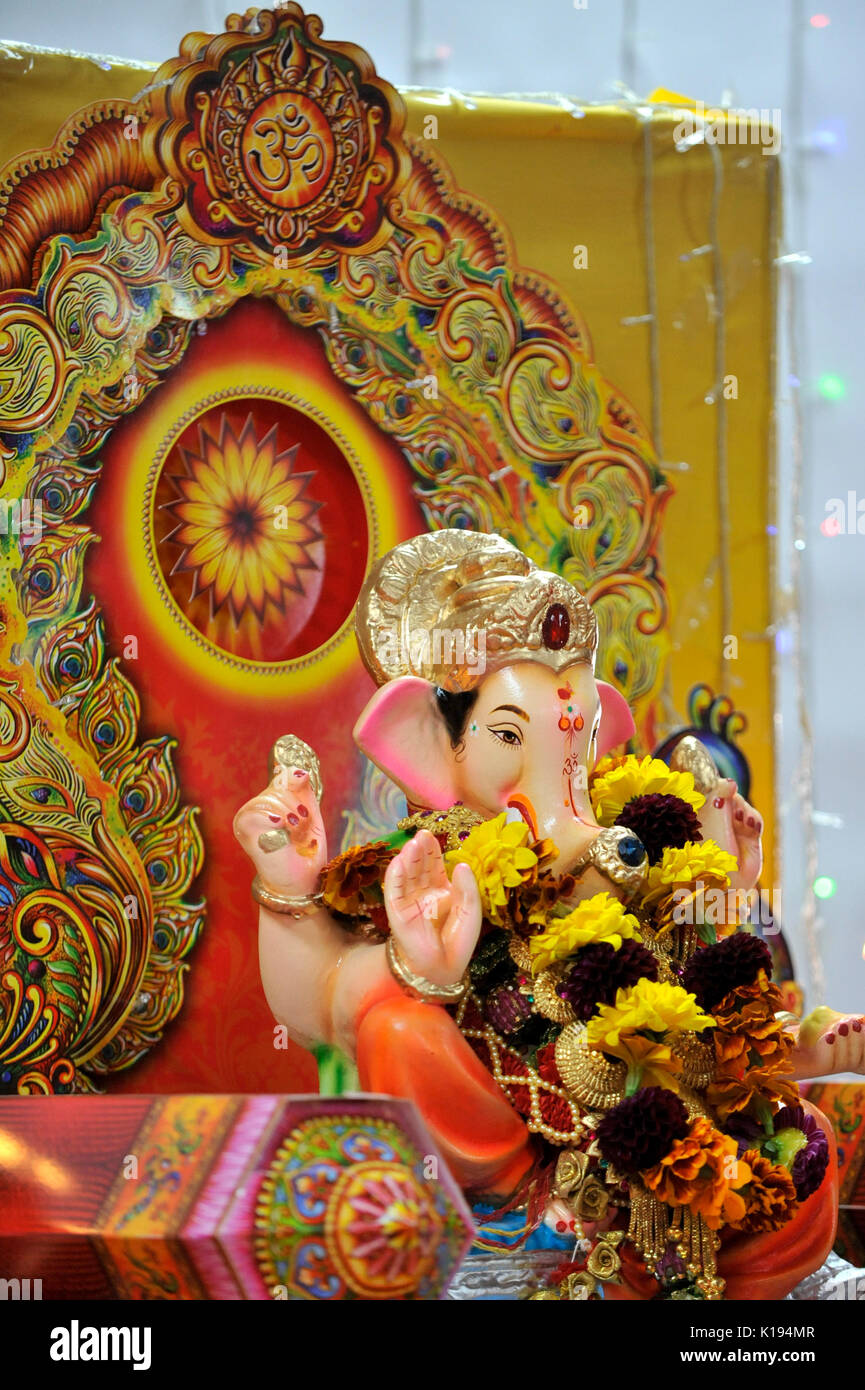 Slough hindu temple hi-res stock photography and images - Alamy