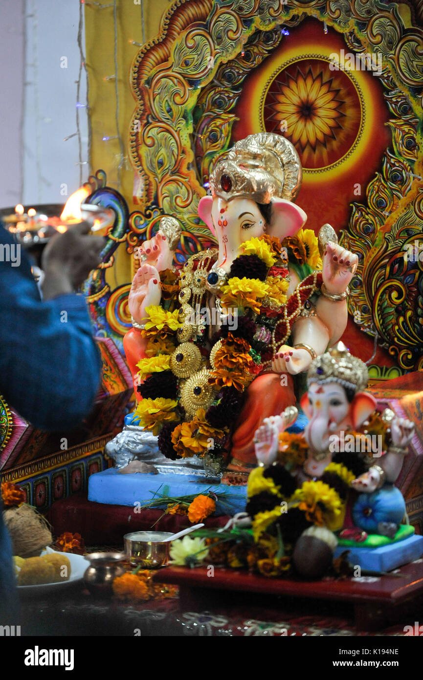 Slough hindu temple hi-res stock photography and images - Alamy