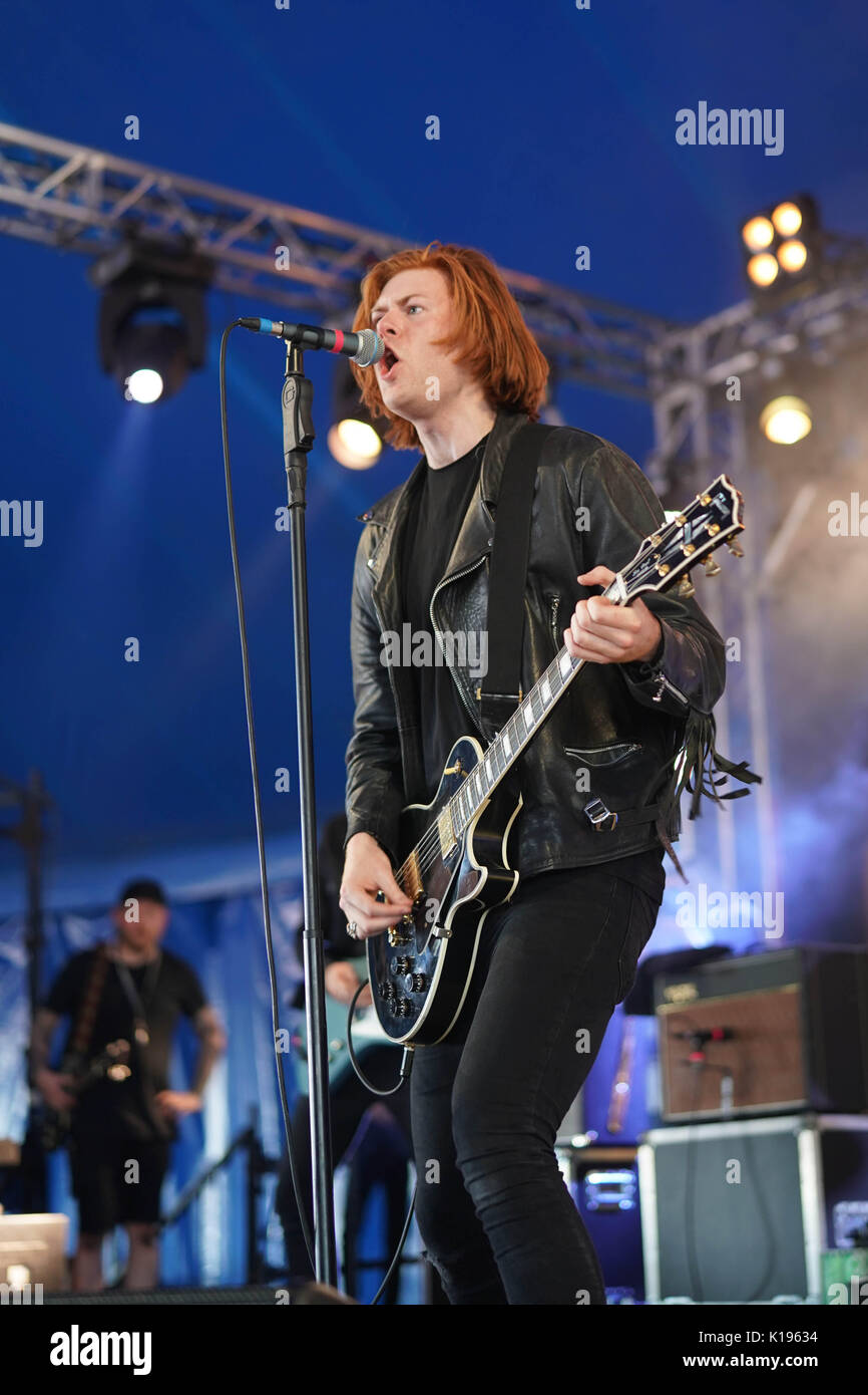 The amazons matt thomson hi-res stock photography and images - Alamy