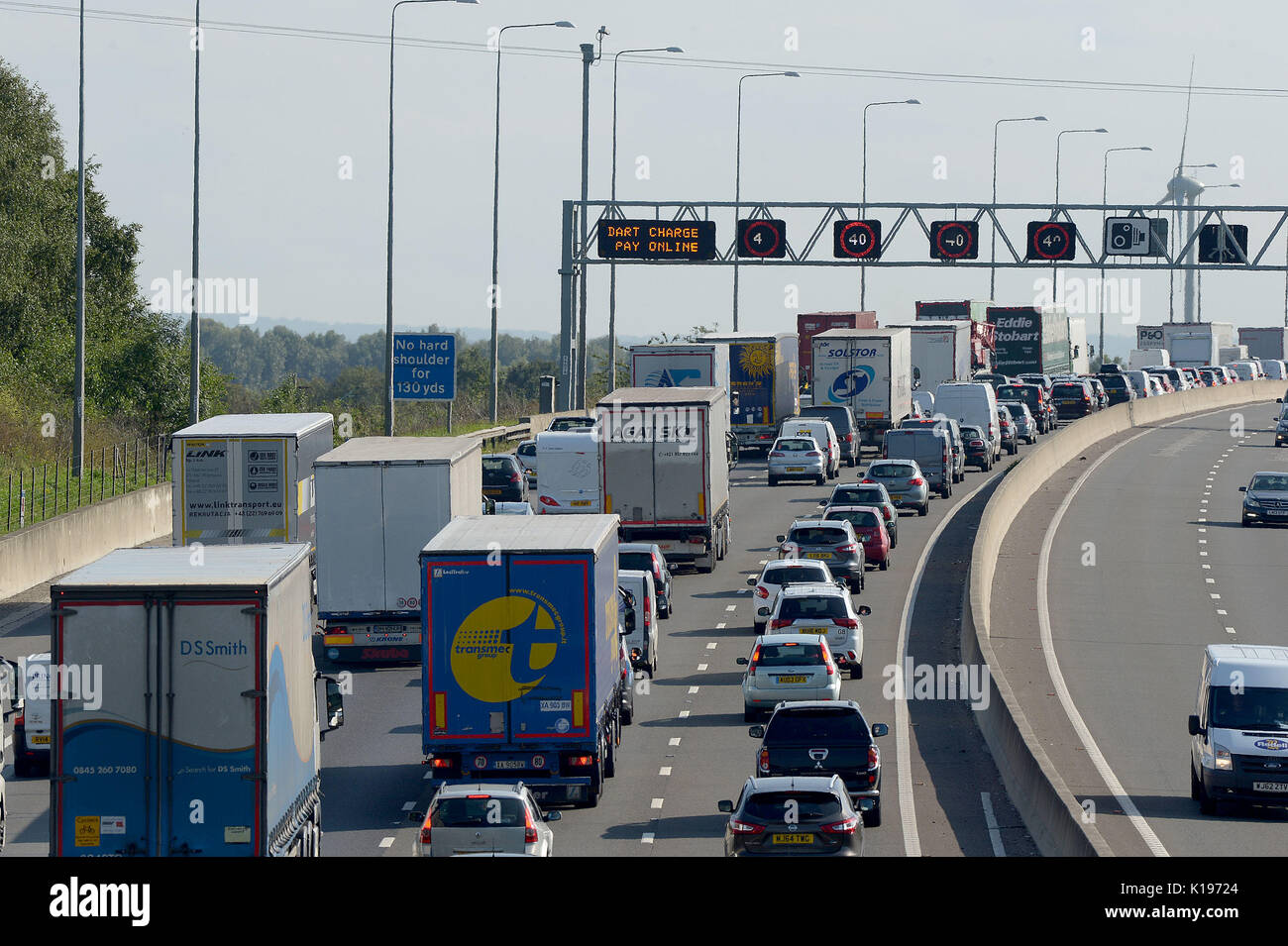 M25, Essex, UK. 25th August, 2017. Motorists heading towards the QE2 ...