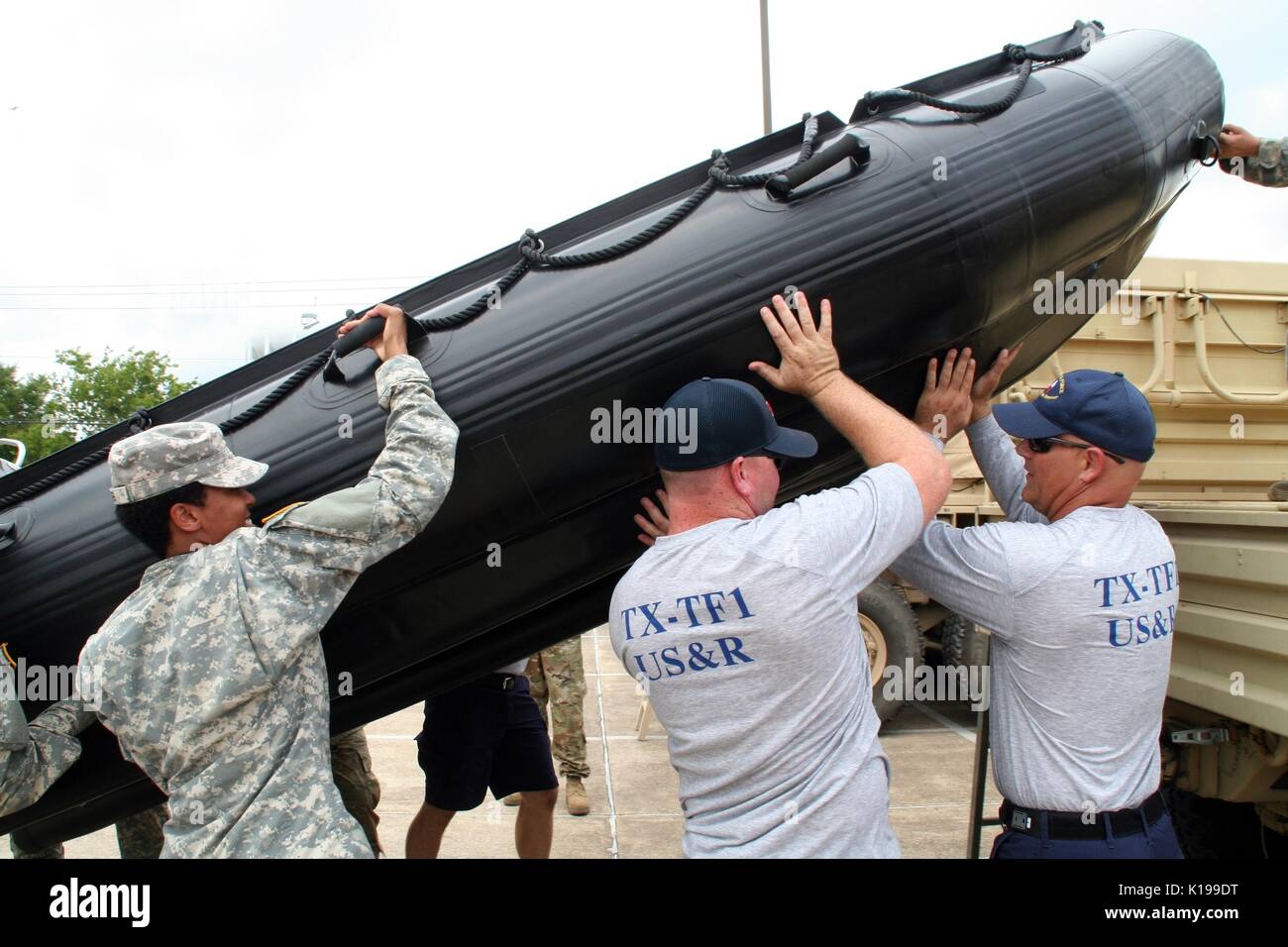 Texas army national guard soldiers hi-res stock photography and images ...
