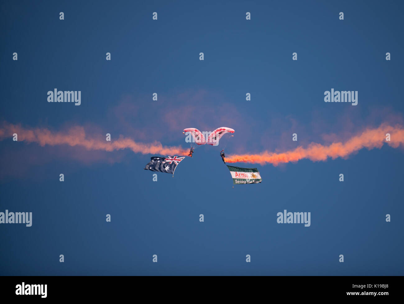 Canberra. 26th Aug, 2017. Australian Army Parachute Display team ...