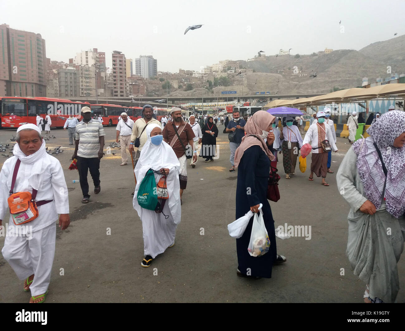 Mecca, Mecca, Saudi Arabia. 24th Aug, 2017. Muslim pilgrims gather ...