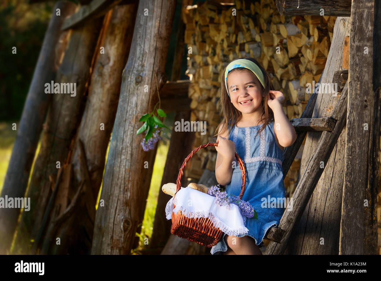 child smiling with no teeth Stock Photo - Alamy