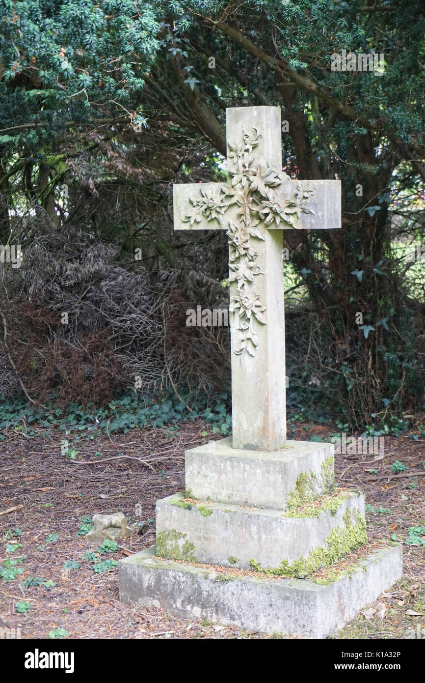 Neglected gravestone hi-res stock photography and images - Alamy