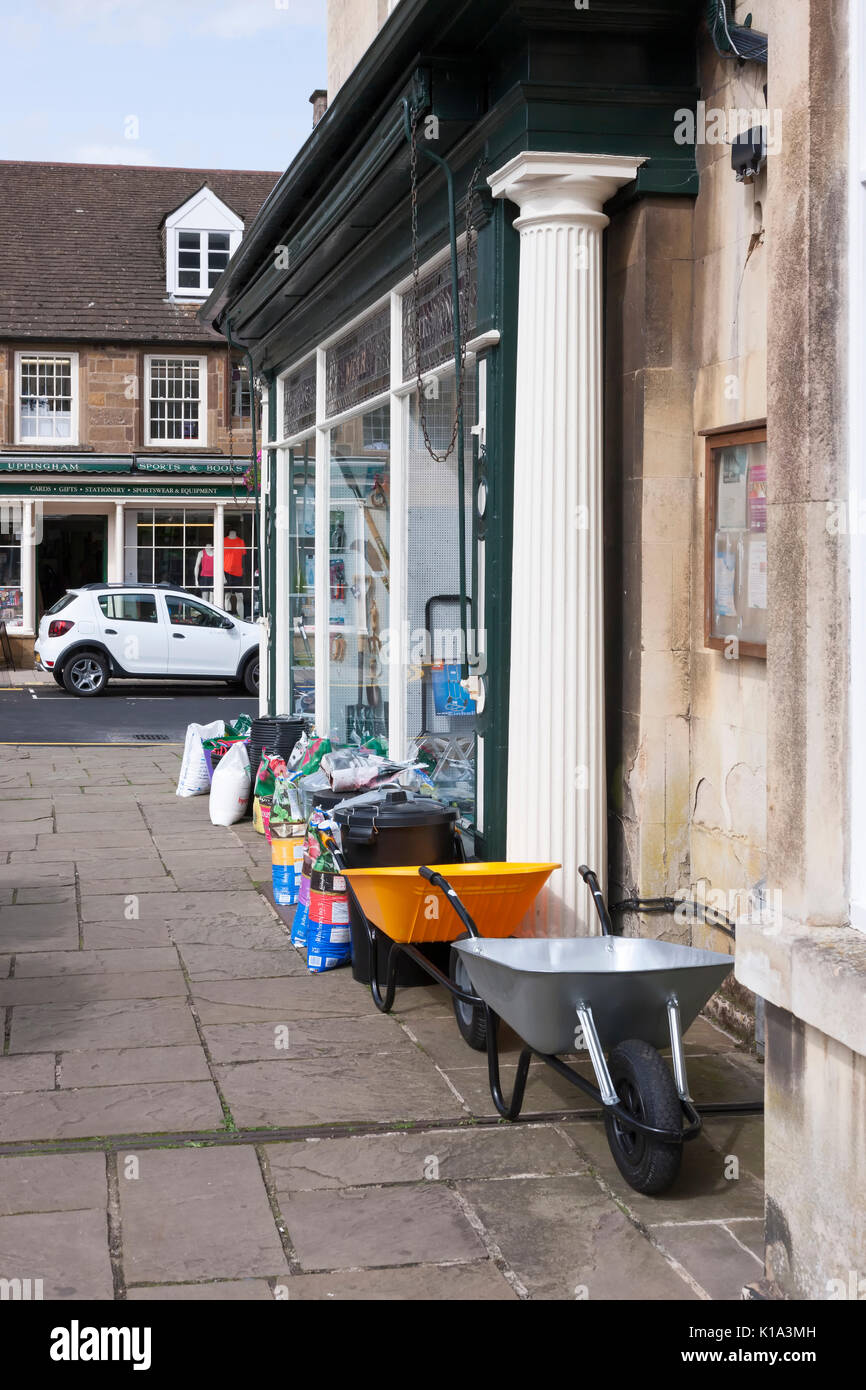 Shopping in the Market Town of Uppingham, Rutland Stock Photo - Alamy