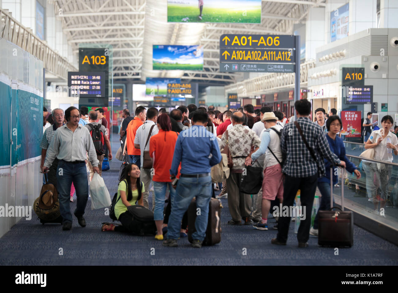Boarding Gate Queue High Resolution Stock Photography and Images - Alamy