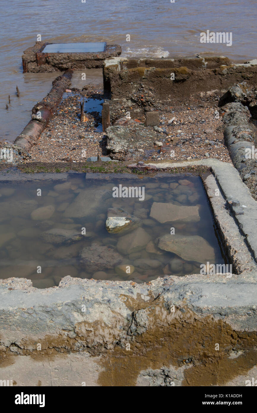 Sewage pollution thames hi-res stock photography and images - Alamy