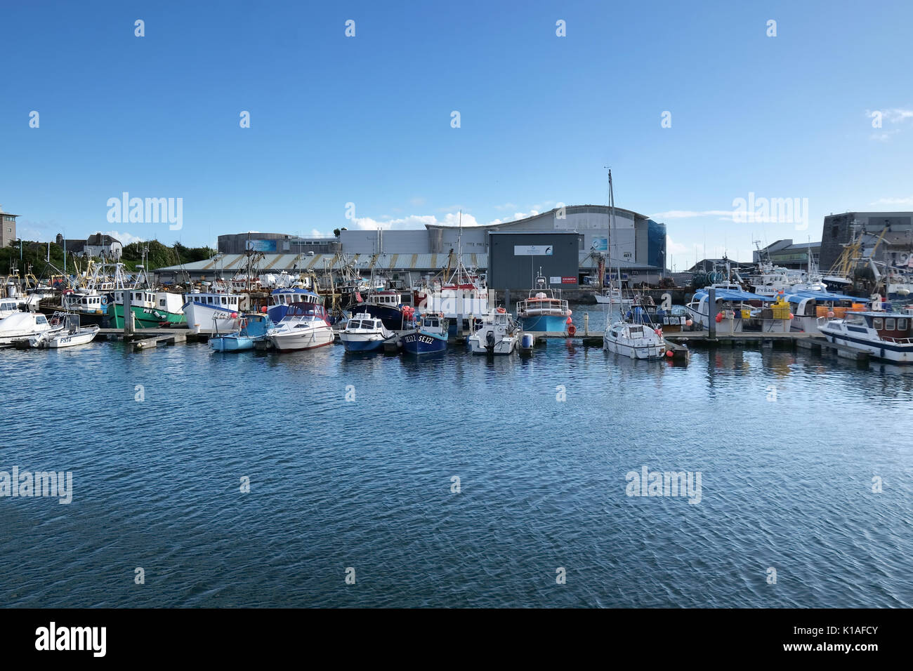 views across sutton harbour and the barbican plymouth devon Stock Photo ...