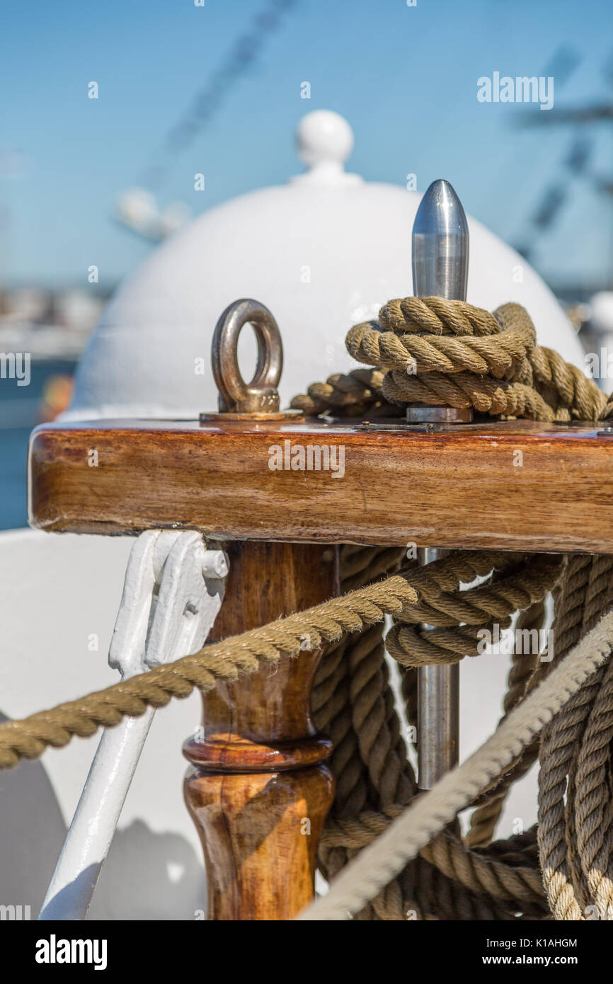 Classic bollards hi-res stock photography and images - Alamy