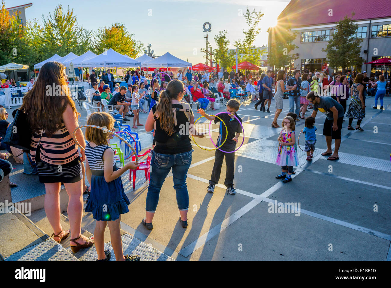 Kids dancing hi-res stock photography and images - Alamy