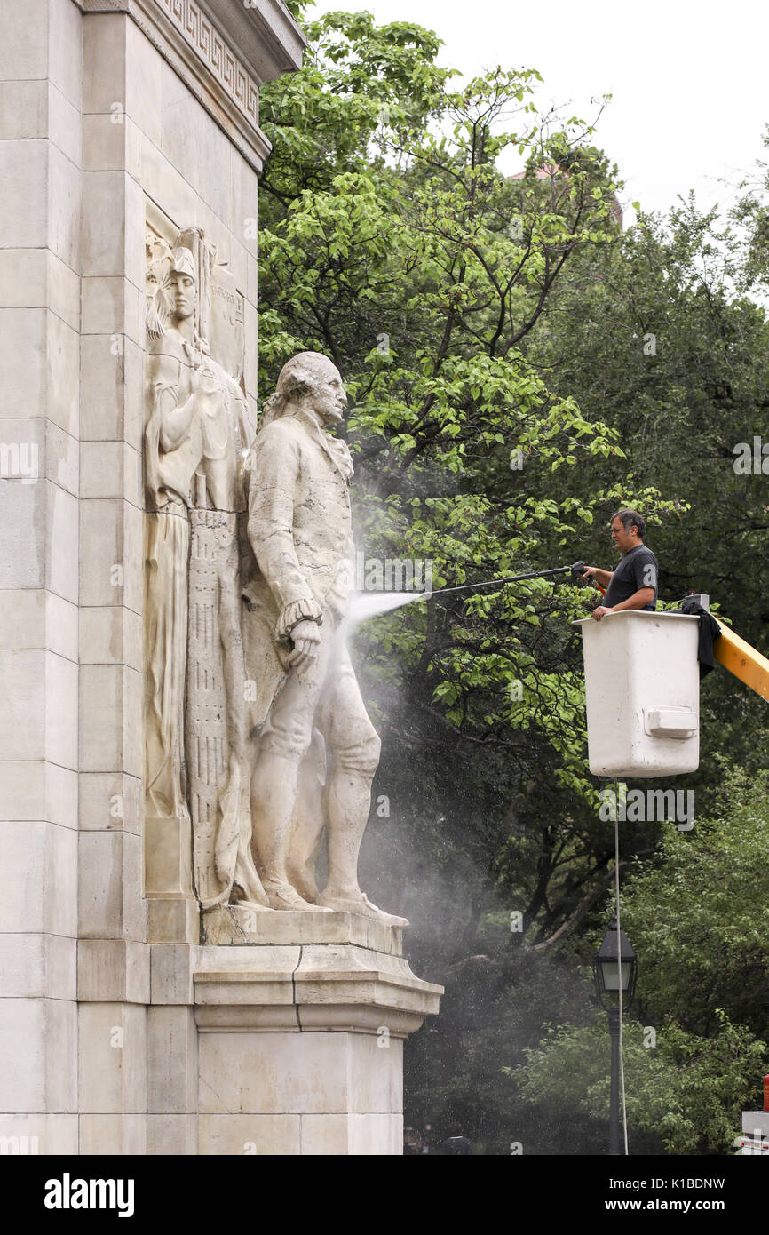 Washing Washington in Washington Square Park A New York City Department ...