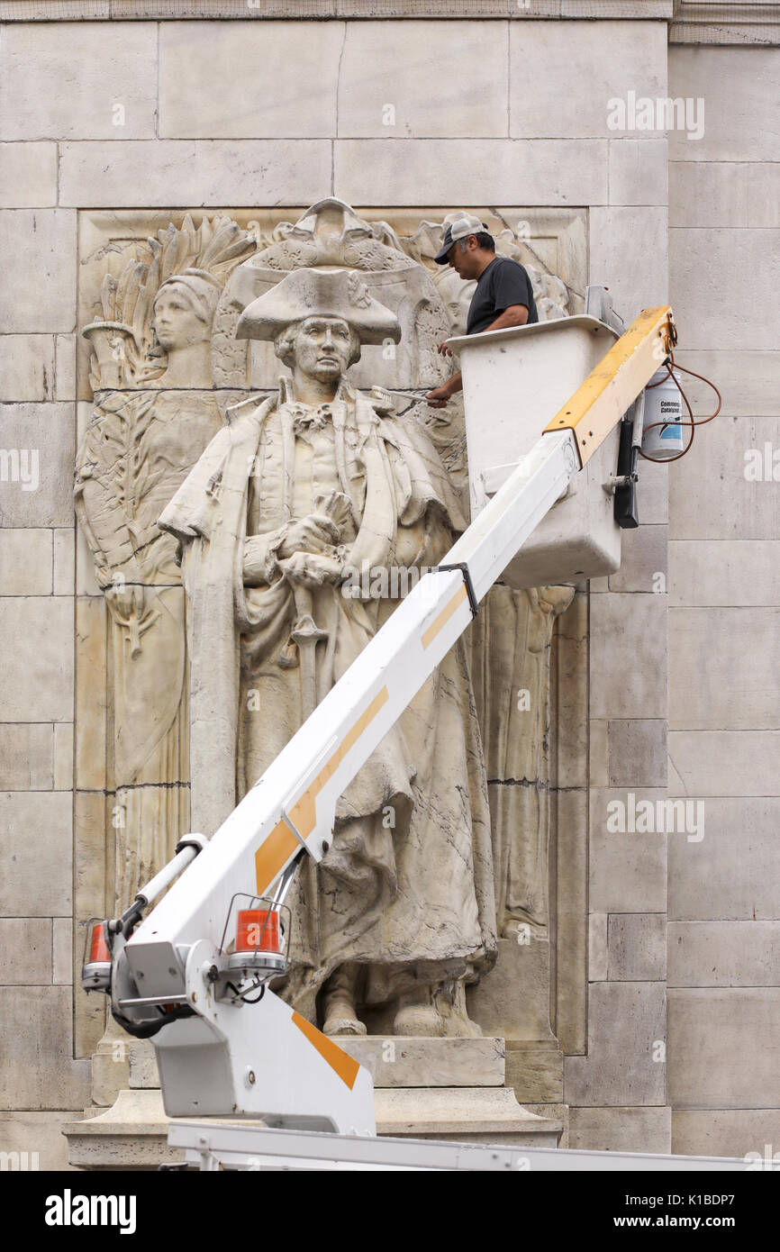 Washing Washington in Washington Square Park A New York City Department ...