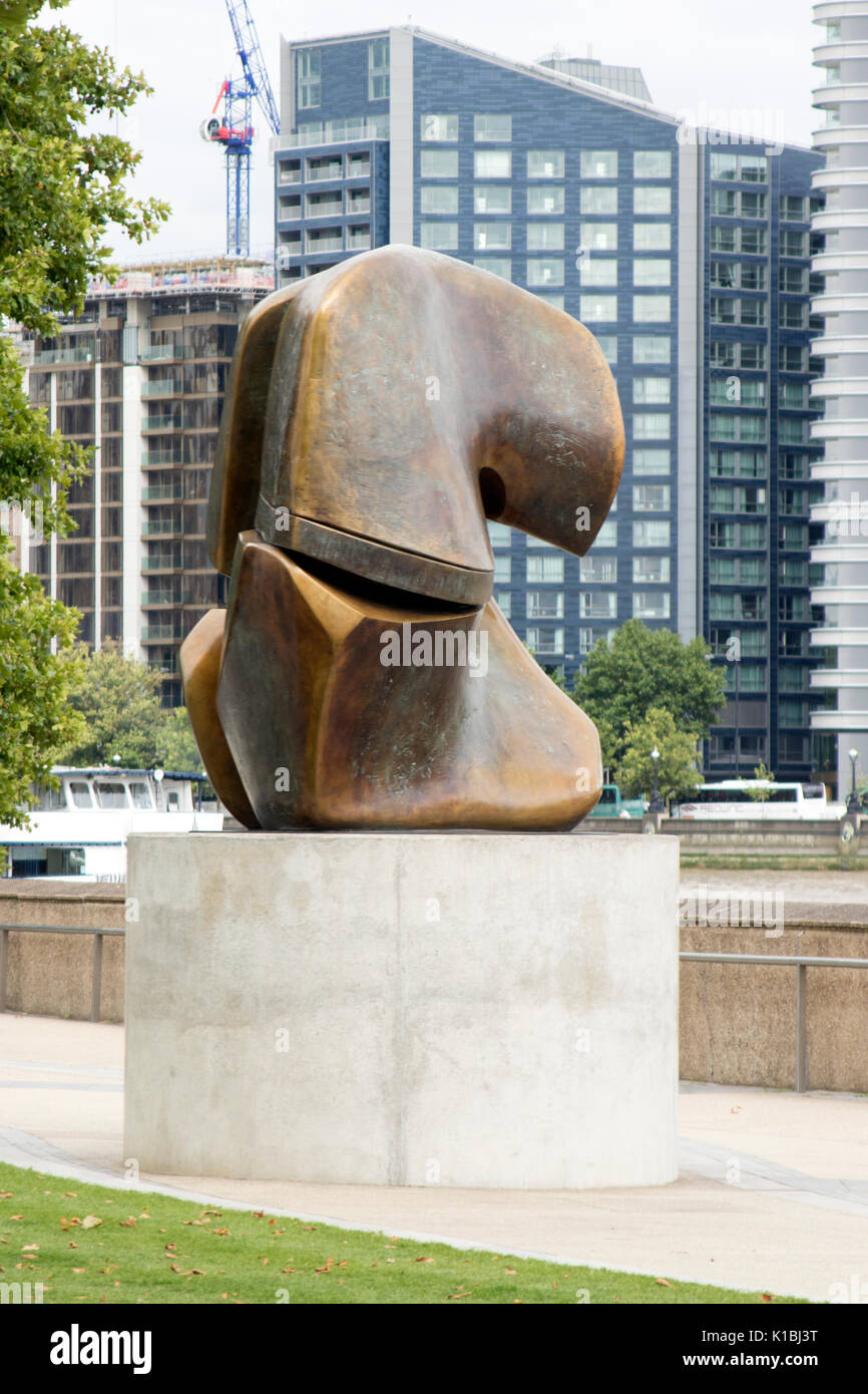 Sculpture at Riverside Walk Gardens, by the River Thames, Millbank ...