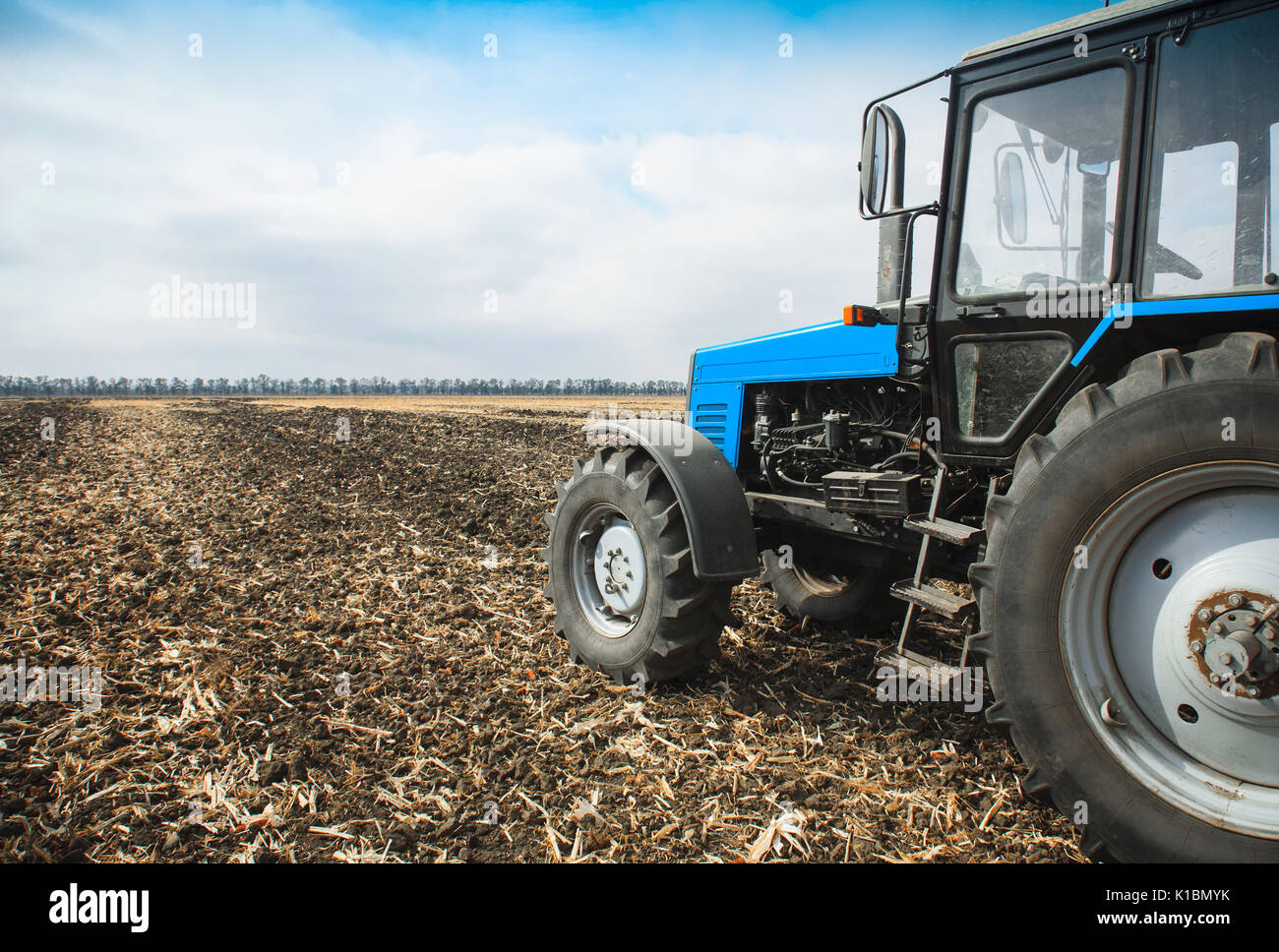 Empty tractor farm hi-res stock photography and images - Alamy