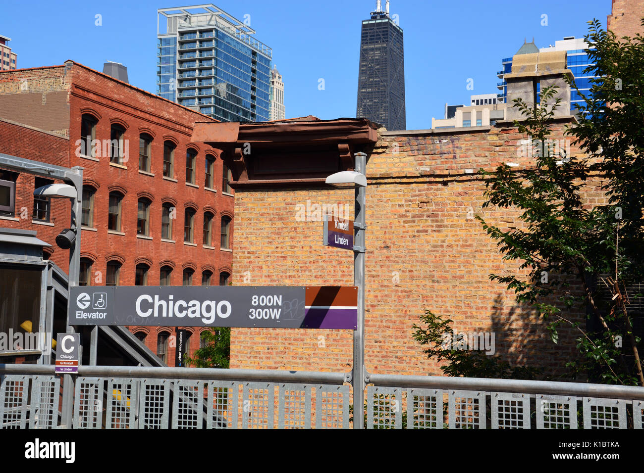 Chicago metro sign hi-res stock photography and images - Alamy