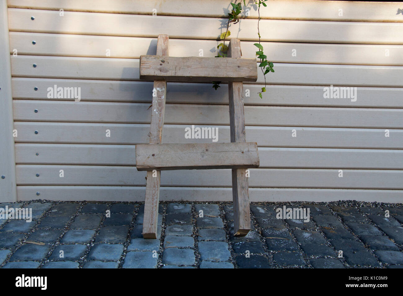 Ladder too short hi-res stock photography and images - Alamy