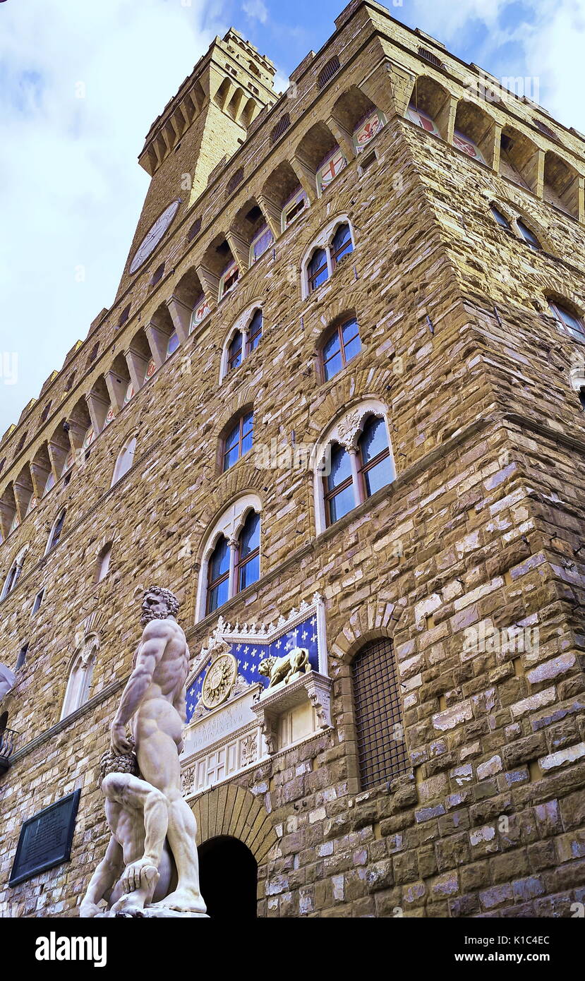 Palazzo vecchio tourists hi-res stock photography and images - Alamy