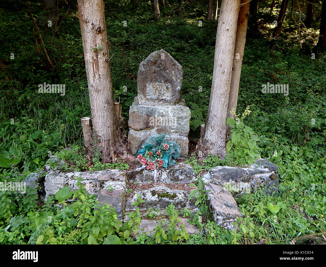 tomb of an unknown soldier in the forest Stock Photo - Alamy