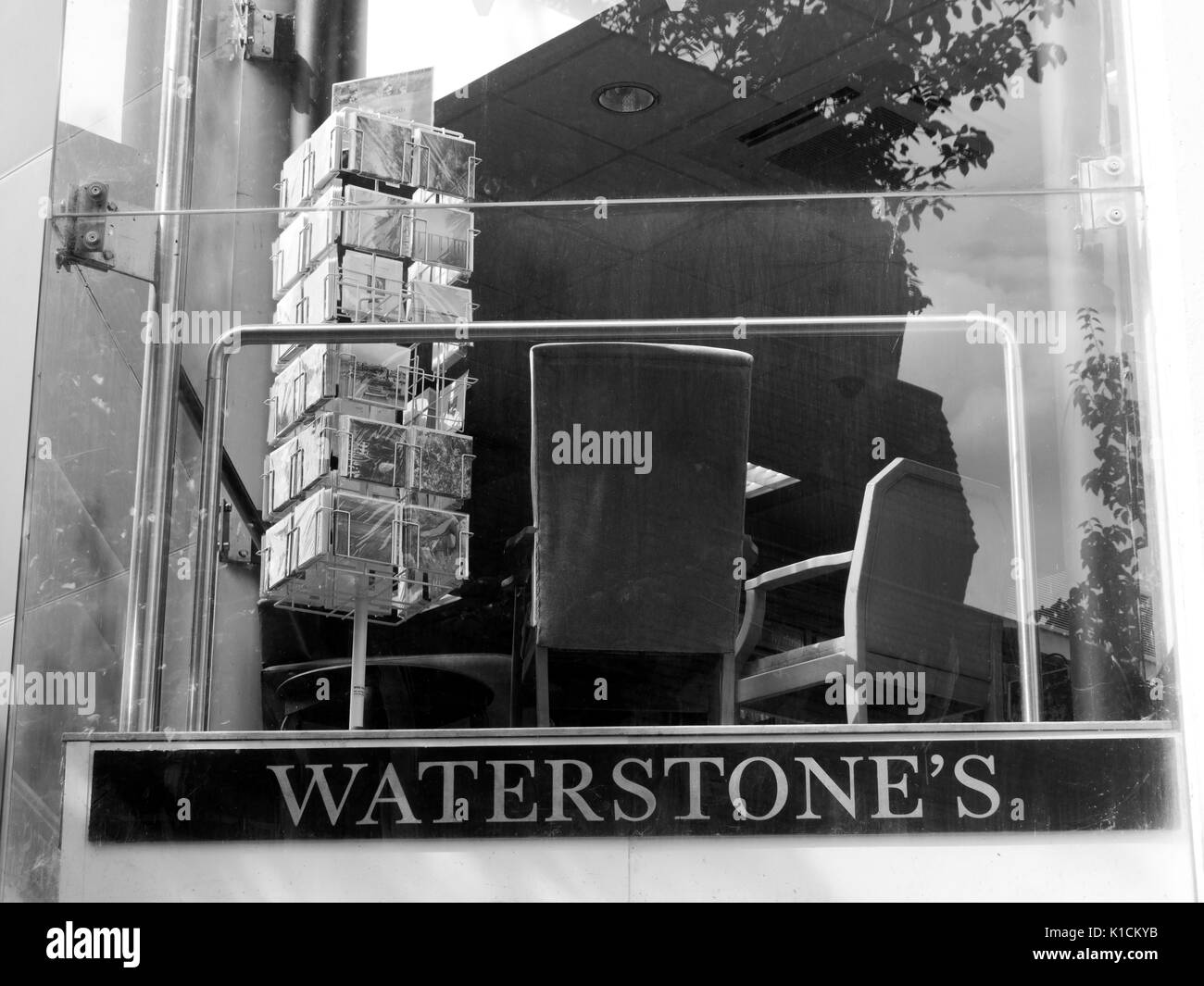 Waterstones signage Black and White Stock Photos & Images - Alamy