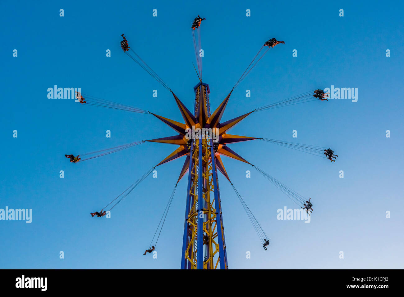 Atmosfear double swing ride at Playland Amusement Park, Vancouver ...
