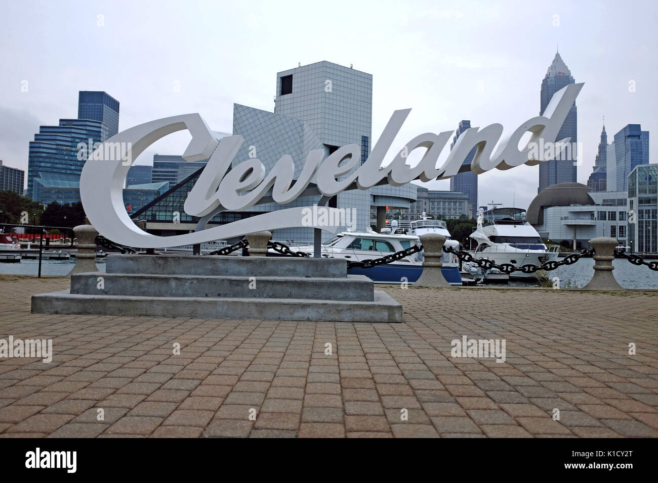 Cleveland harbour pedestrian area hi-res stock photography and images ...