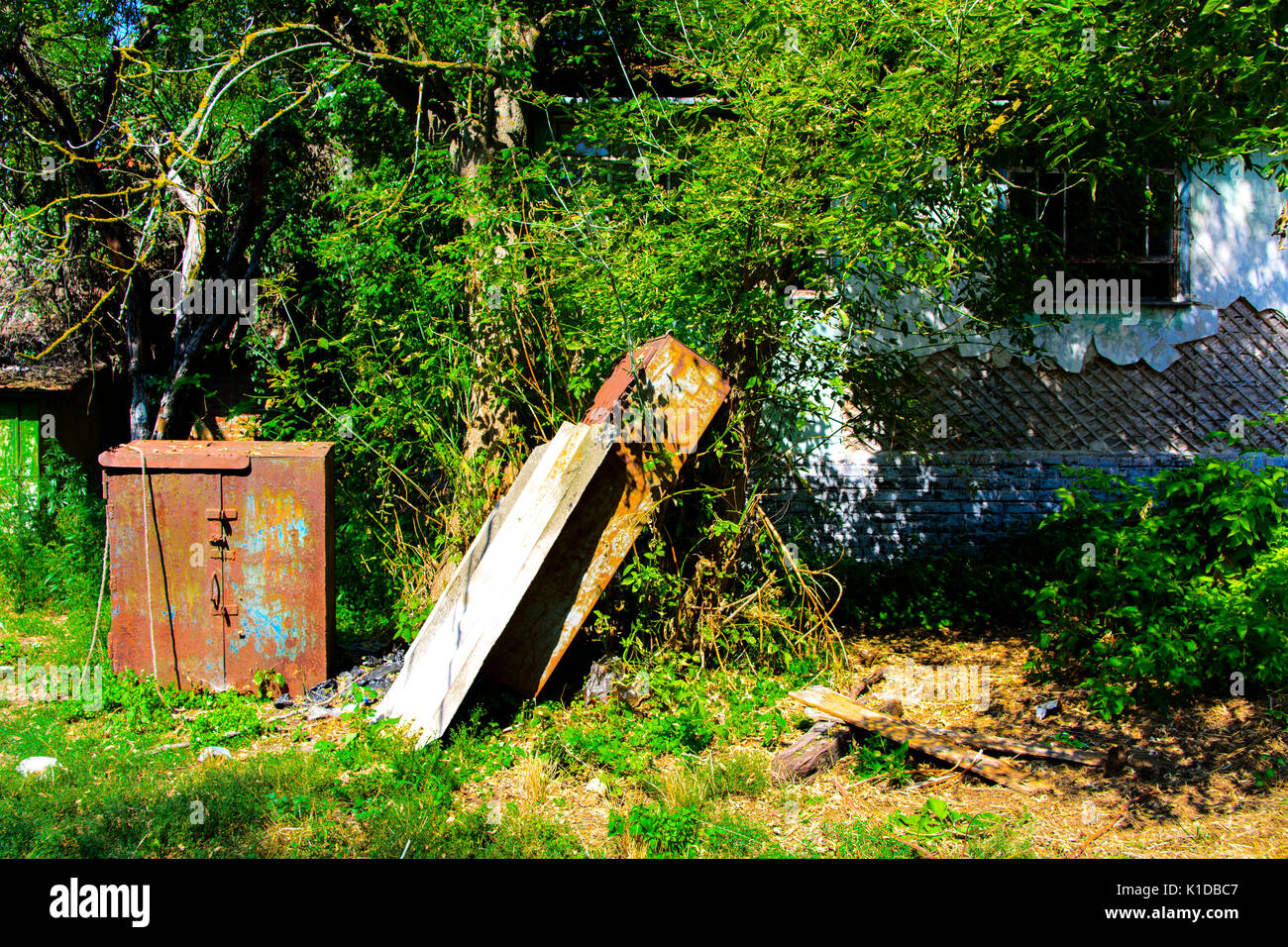 Destroyed houses in which people lived in a dead radioactive zone ...