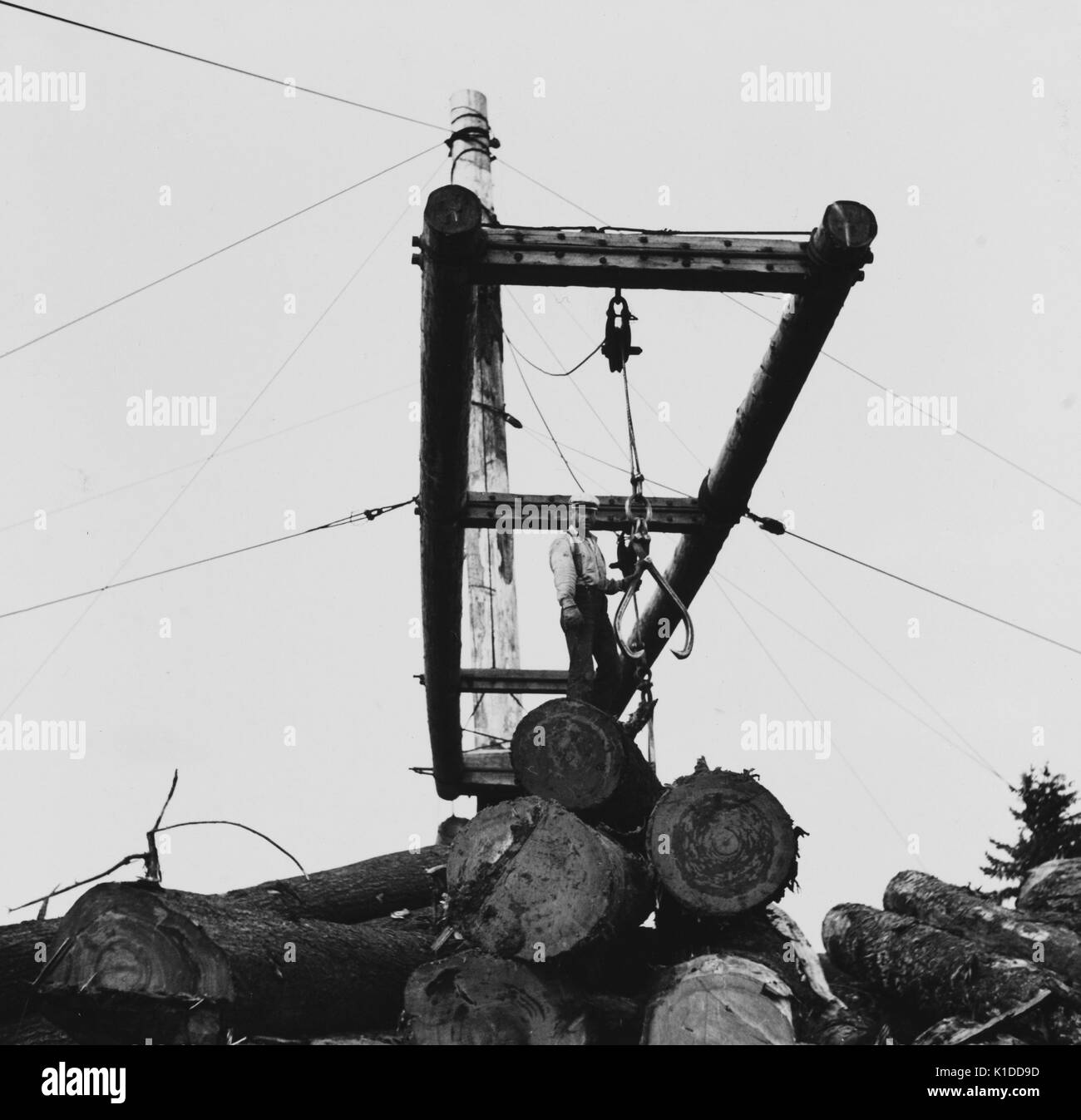 Vintage loading crane Black and White Stock Photos & Images - Alamy