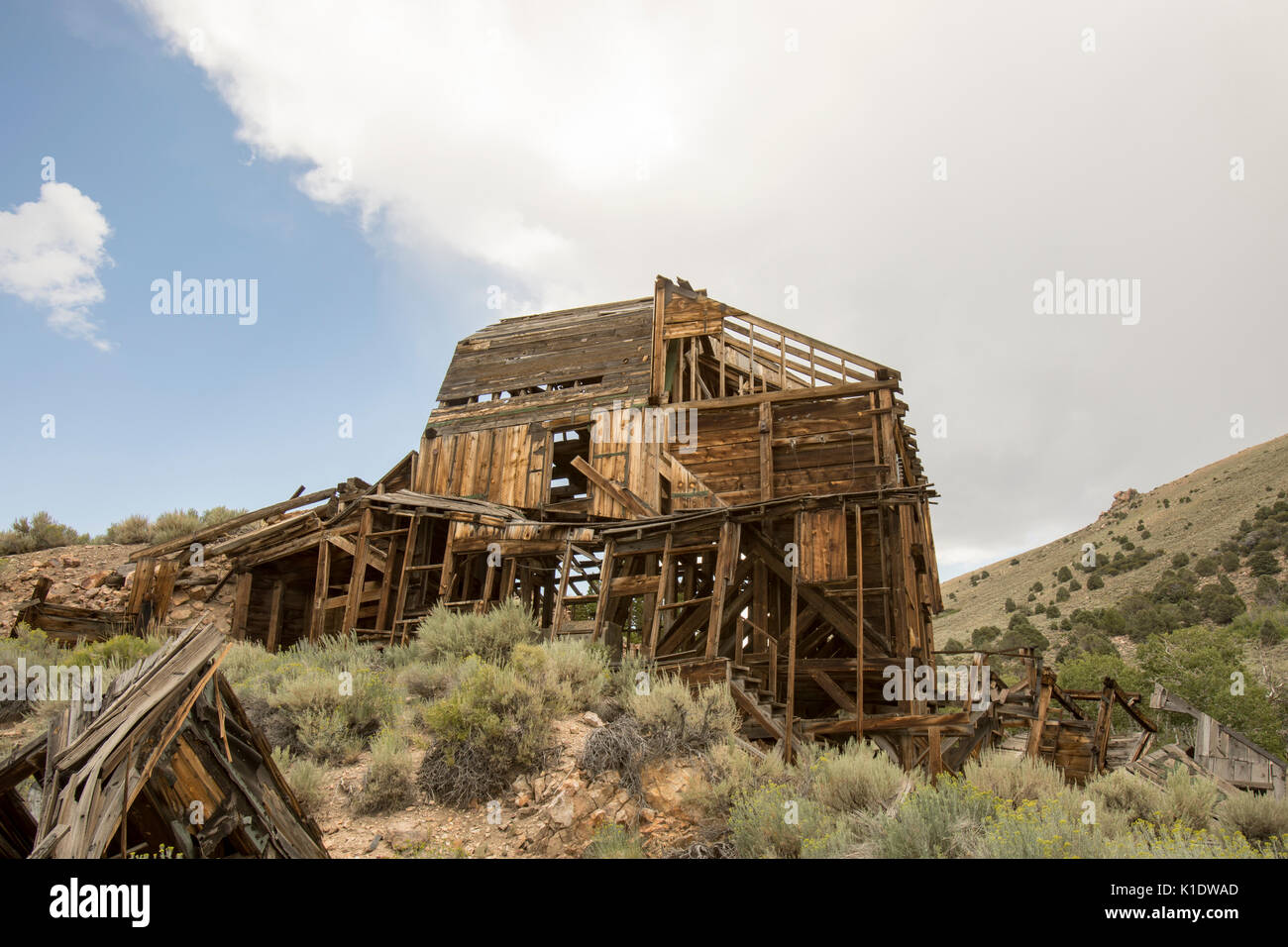 Falling wooden buildings of the Masonic-Chemung mine Stock Photo - Alamy