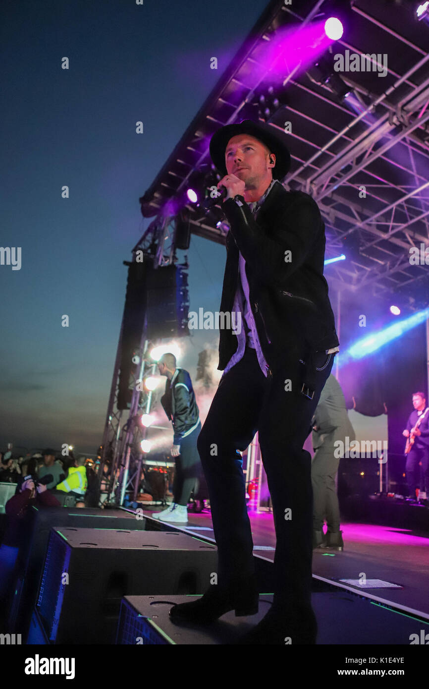 Boyzone band hi-res stock photography and images - Alamy