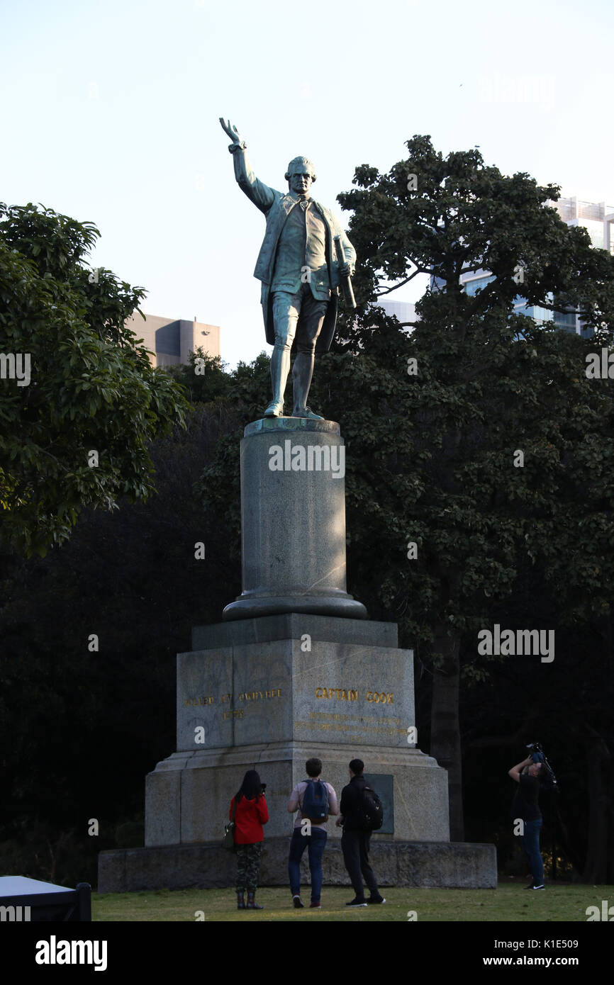 Captain cook statue hyde park sydney hi-res stock photography and ...
