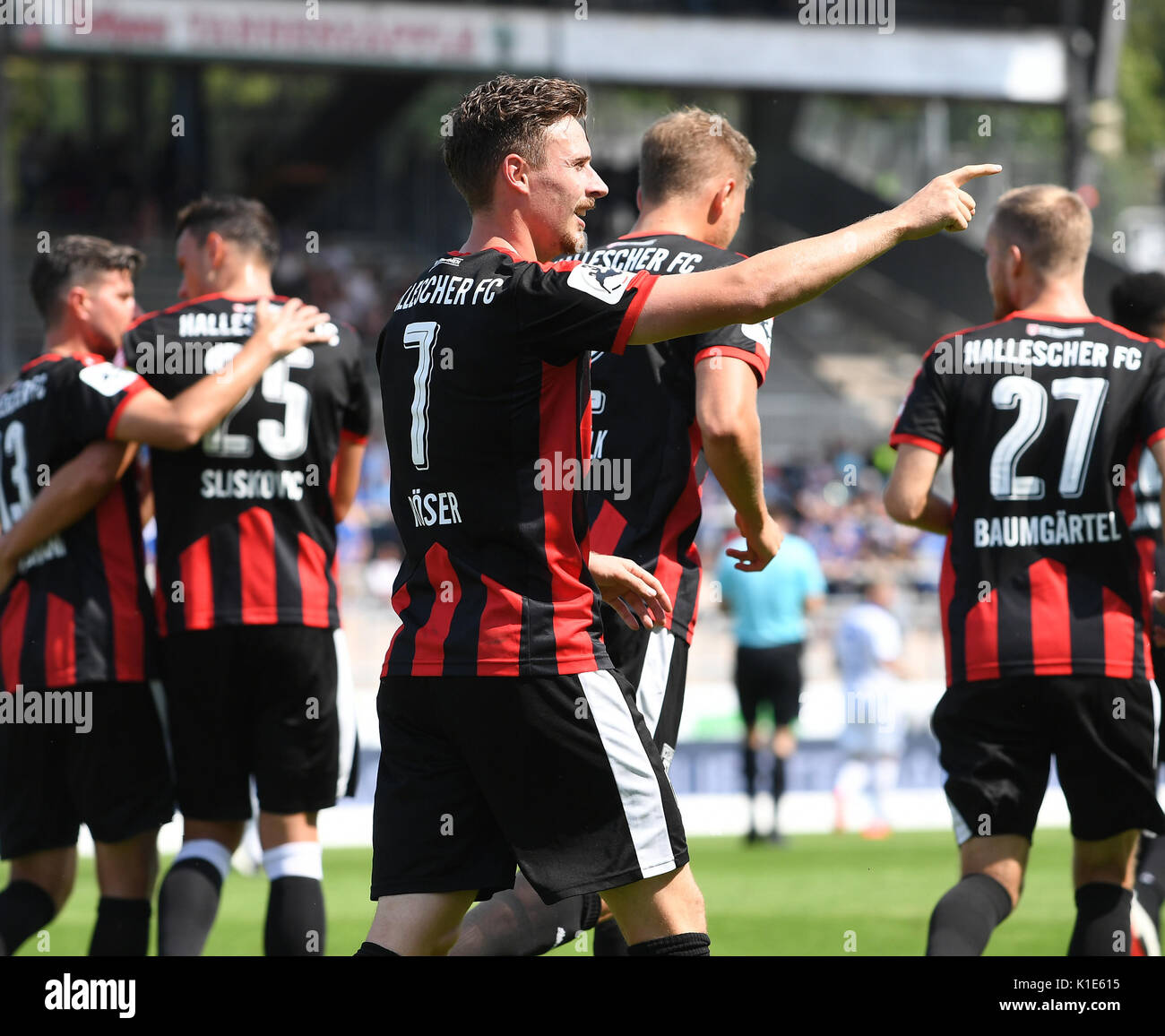Jubel 0:1: Martin Roeser (Halle) GES/ Fussball/ 3. Liga: Karlsruher SC ...