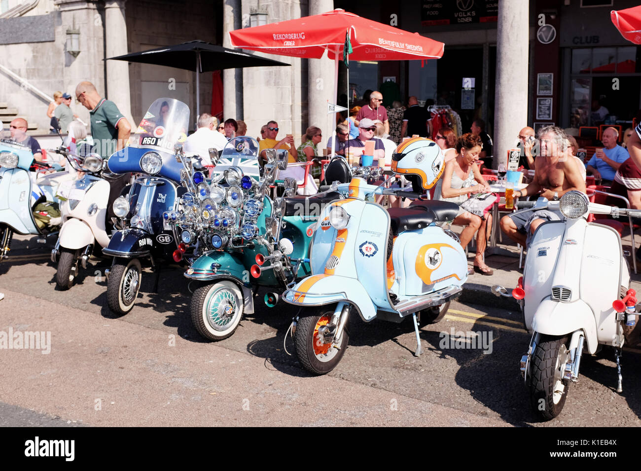 Brighton, UK. 27th Aug, 2017. Hundreds of Mods invade Brighton seafront ...