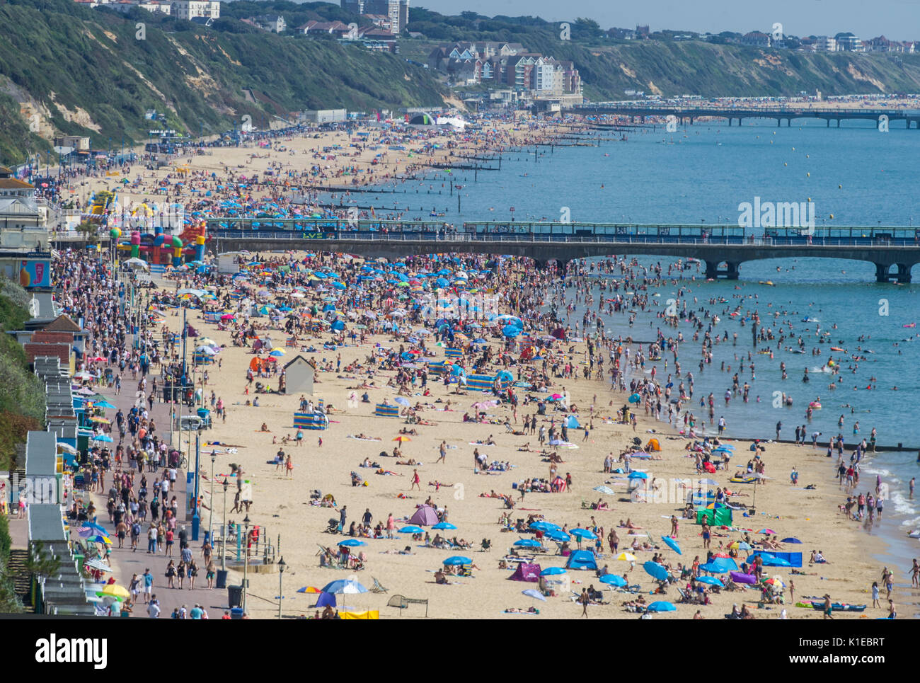 Bournemouth, UK. 27th Aug, 2017. UK Weather: Sun lovers flock to ...