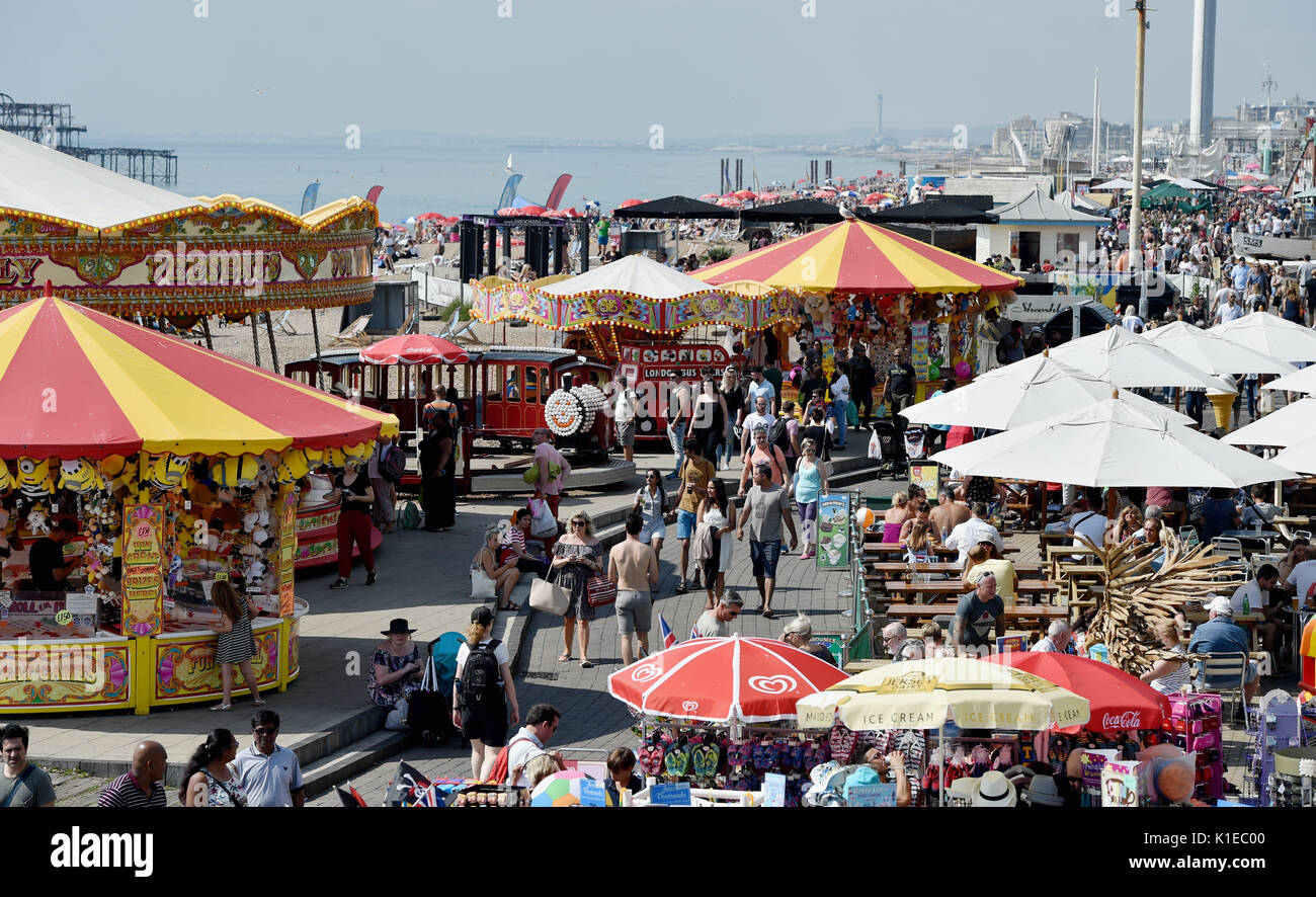 Brighton, UK. 27th Aug, 2017. Crowds enjoy the beautiful hot sunny ...
