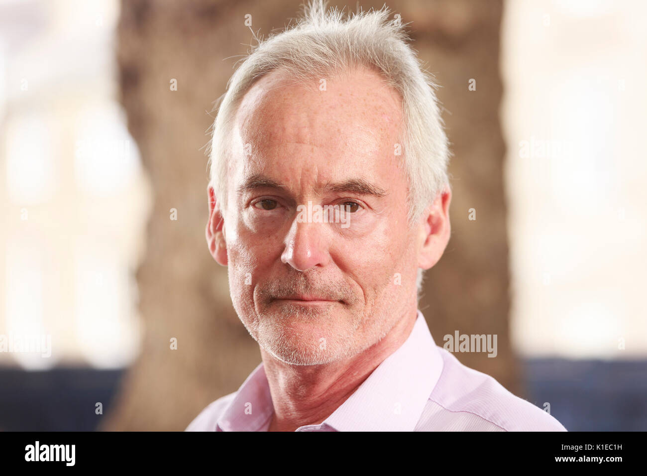 Tv presenter man hi-res stock photography and images - Alamy