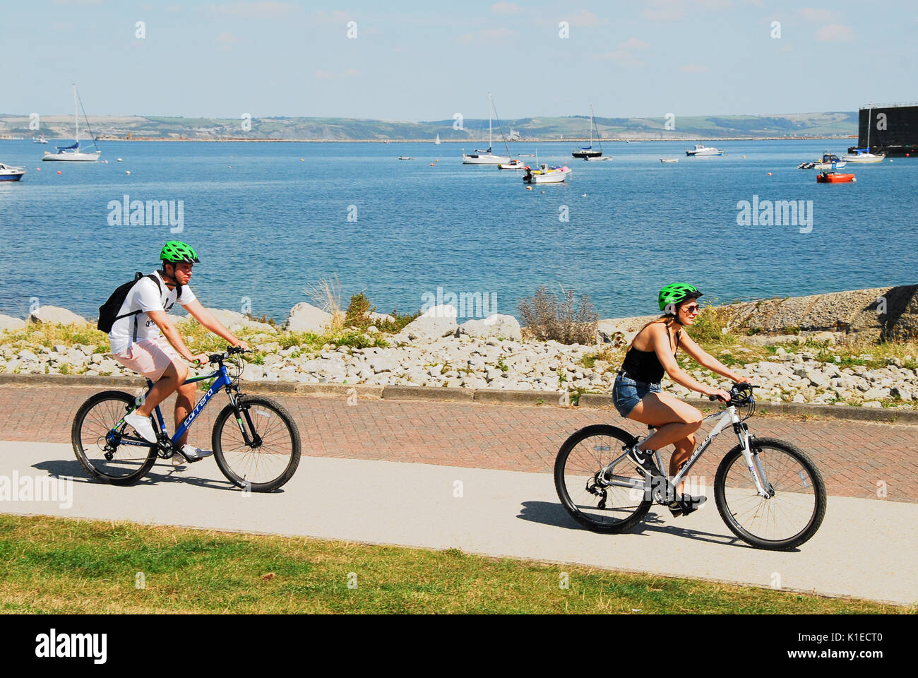 Portland, UK. 27th Aug, 2017. People enjoy the sights and sounds of ...