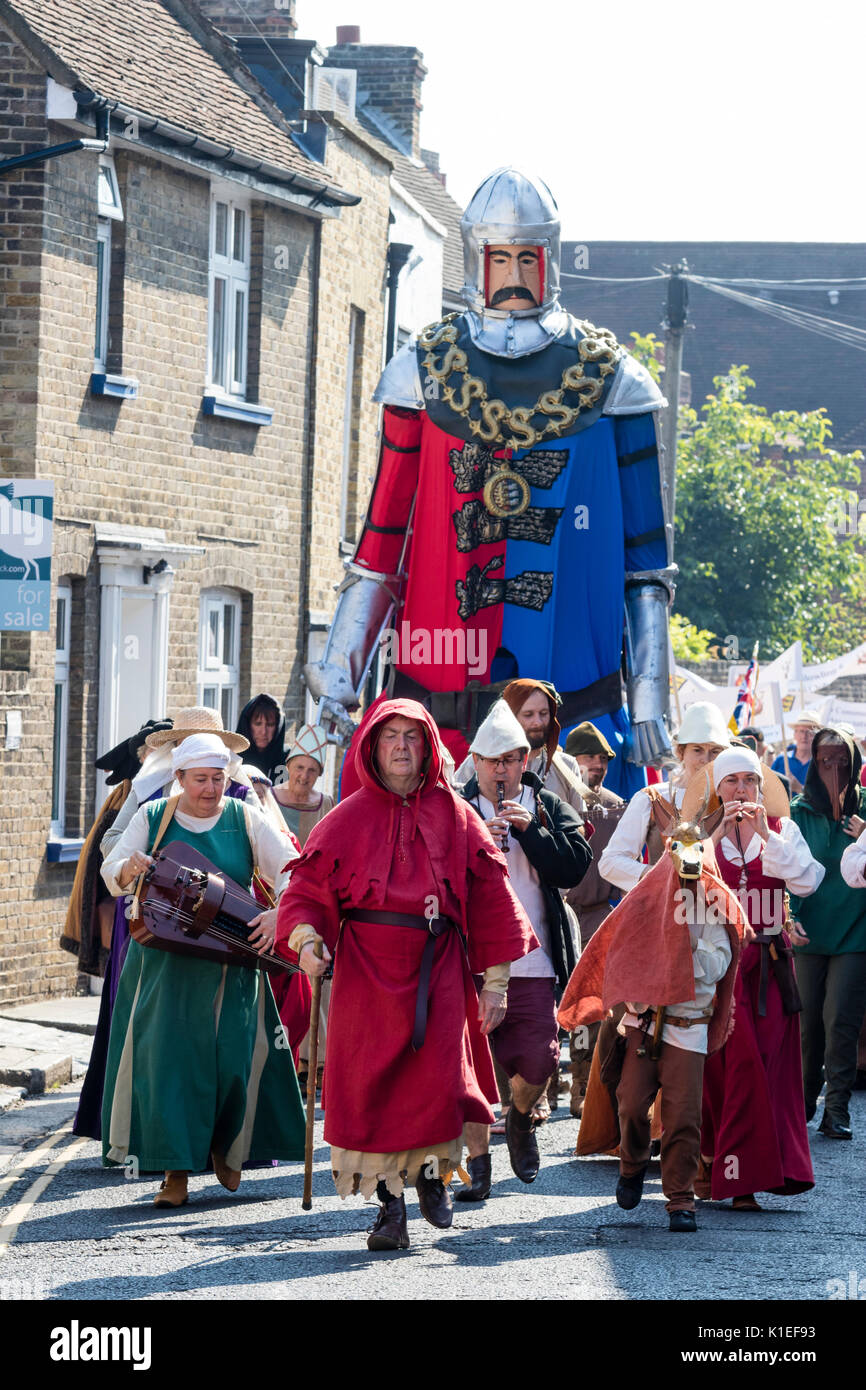 Man in knight costume hi-res stock photography and images - Alamy
