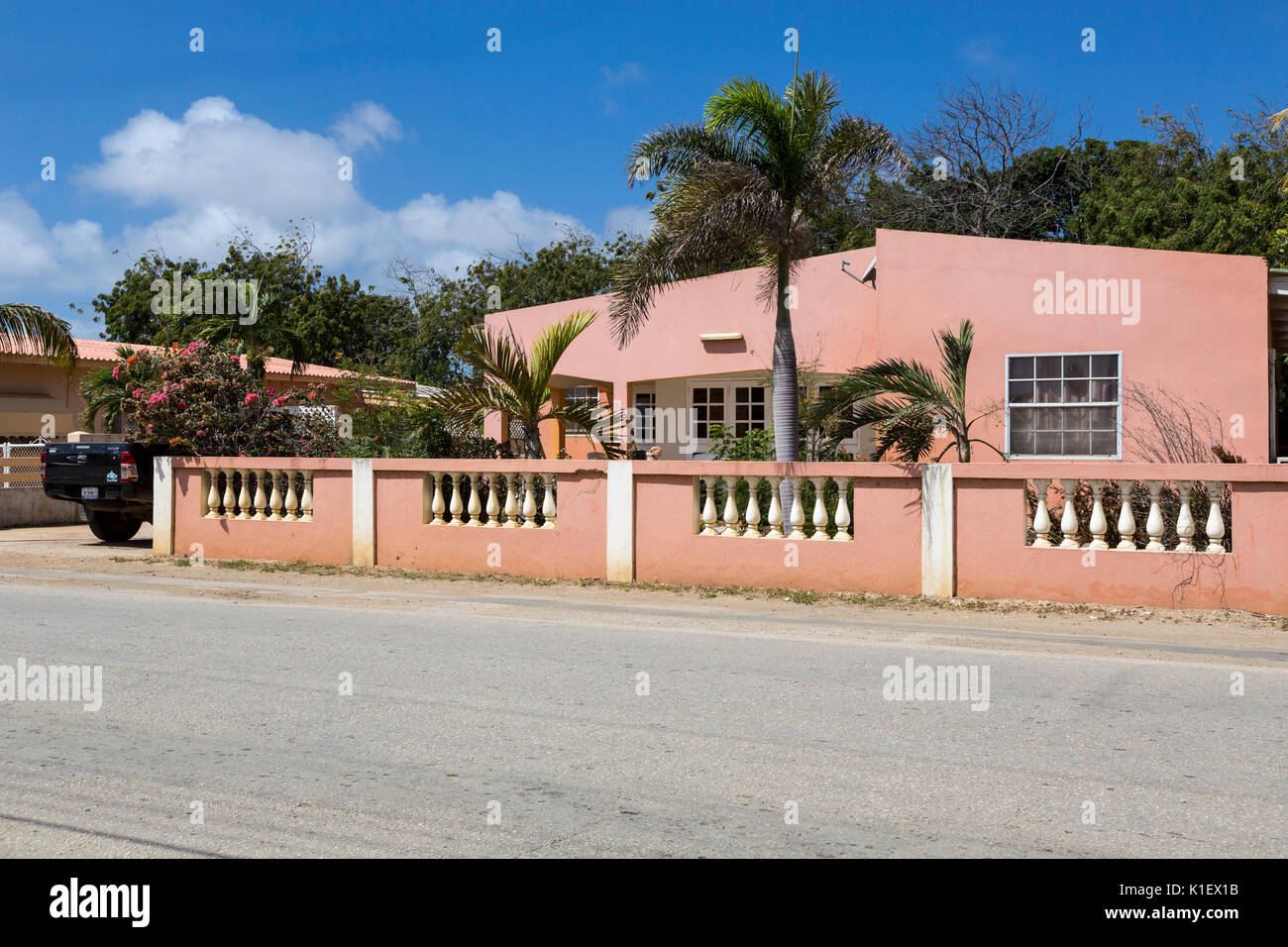 Middle class residence hi-res stock photography and images - Alamy