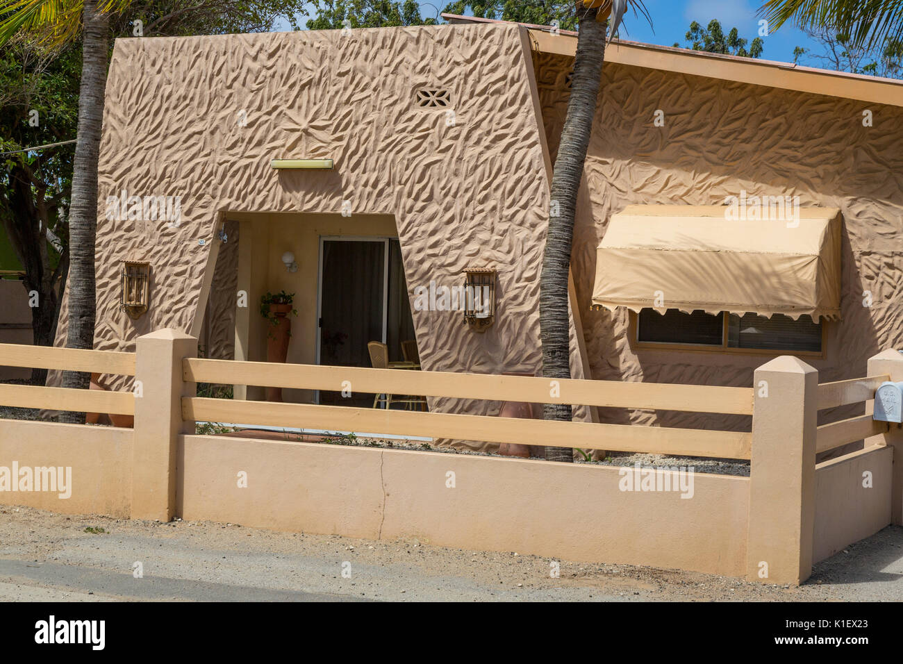 Middle class residence hi-res stock photography and images - Alamy