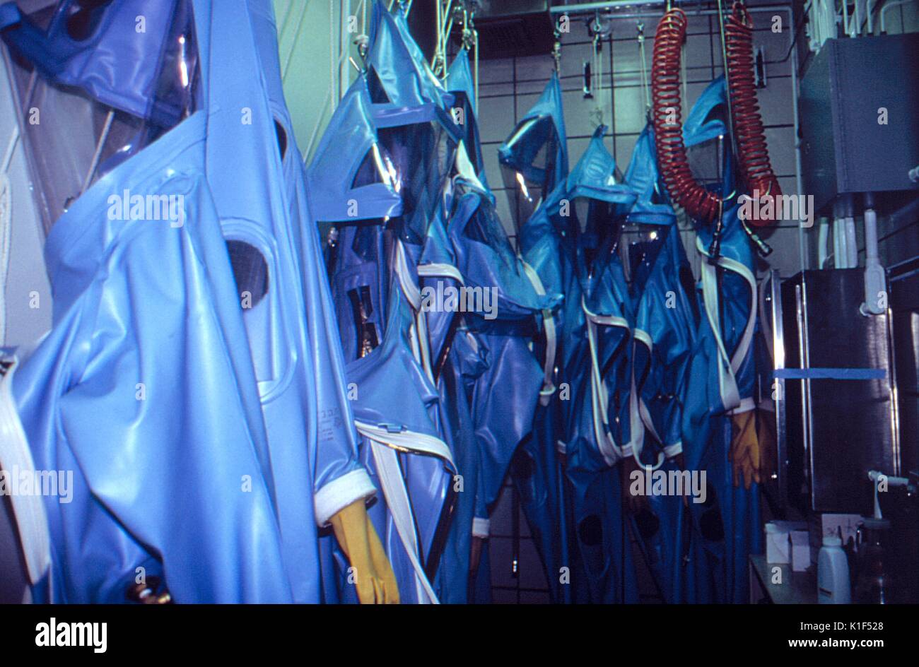 Biosafety level 4 laboratory hi-res stock photography and images - Alamy