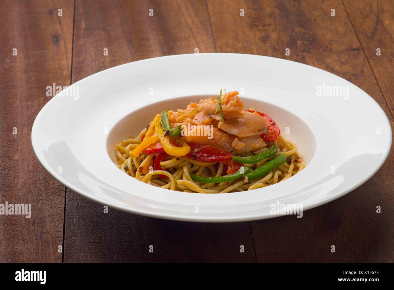 smoked salmon spaghetti Stock Photo - Alamy