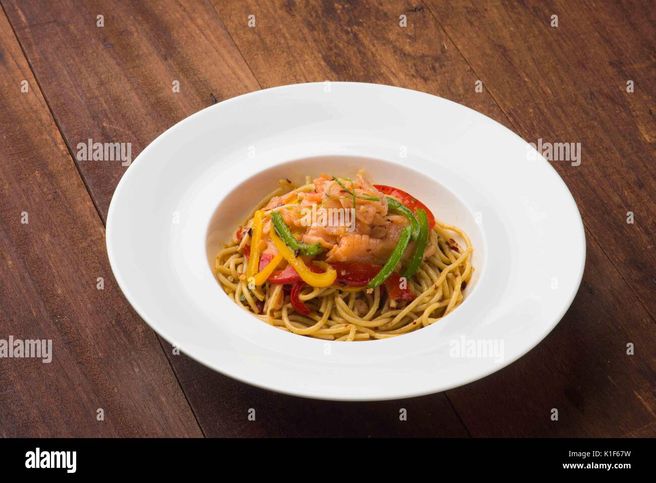 smoked salmon spaghetti Stock Photo - Alamy