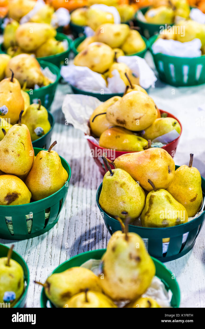 Golden pears hi-res stock photography and images - Alamy