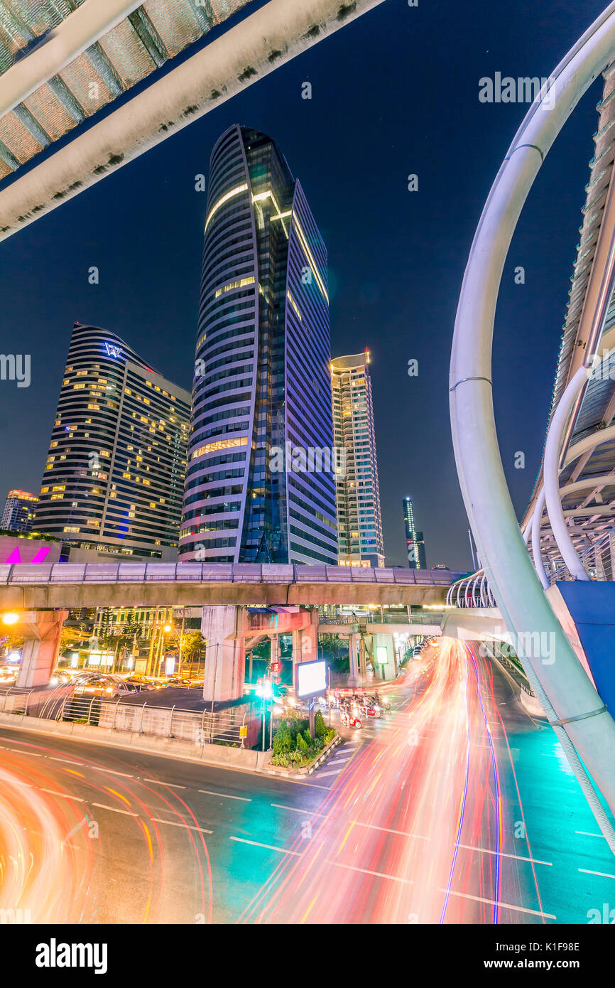 Skywalk modern office building hi-res stock photography and images - Alamy