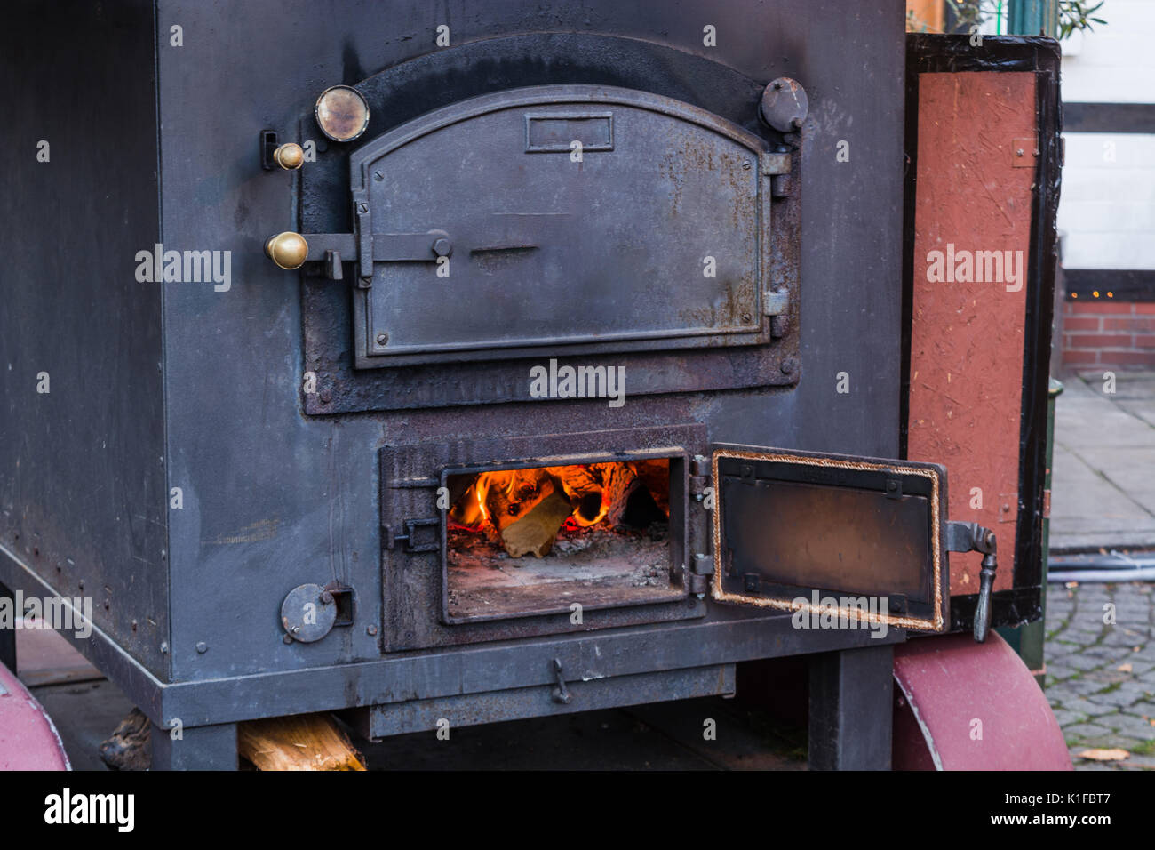 Flame mobile kitchen hi-res stock photography and images - Alamy