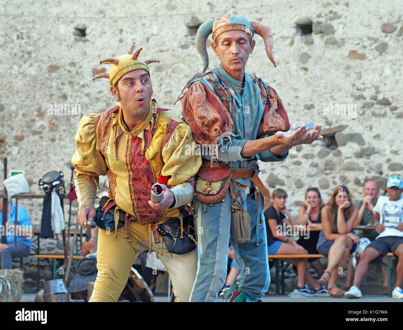 Jesters medieval hi-res stock photography and images - Alamy