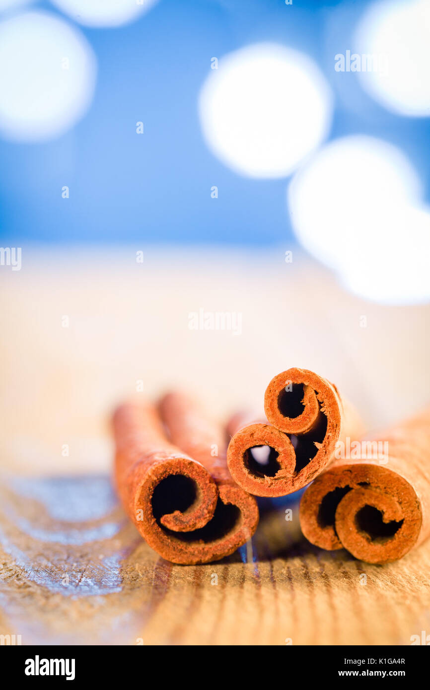 Cinnamon sticks in christmas light Stock Photo - Alamy